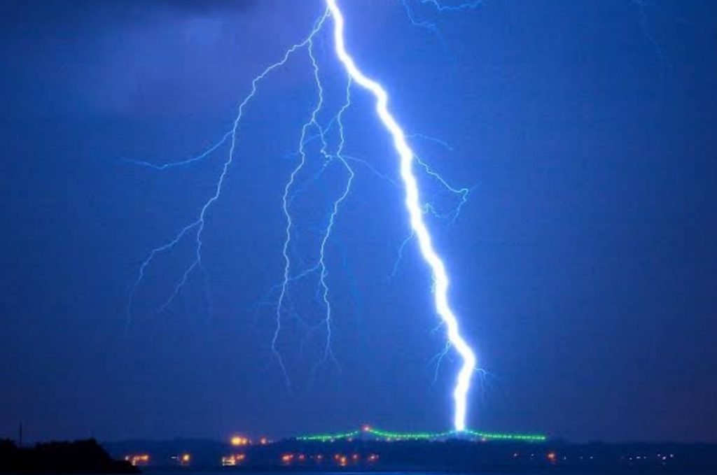 Thunderstorm and heavy rainfall lashes many parts of HP